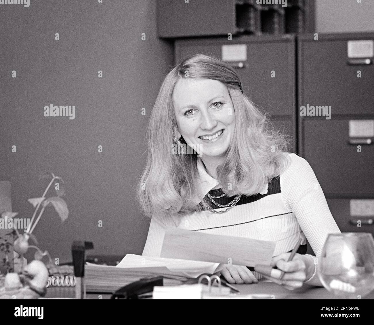 1980s women work hi-res stock photography and images - Alamy