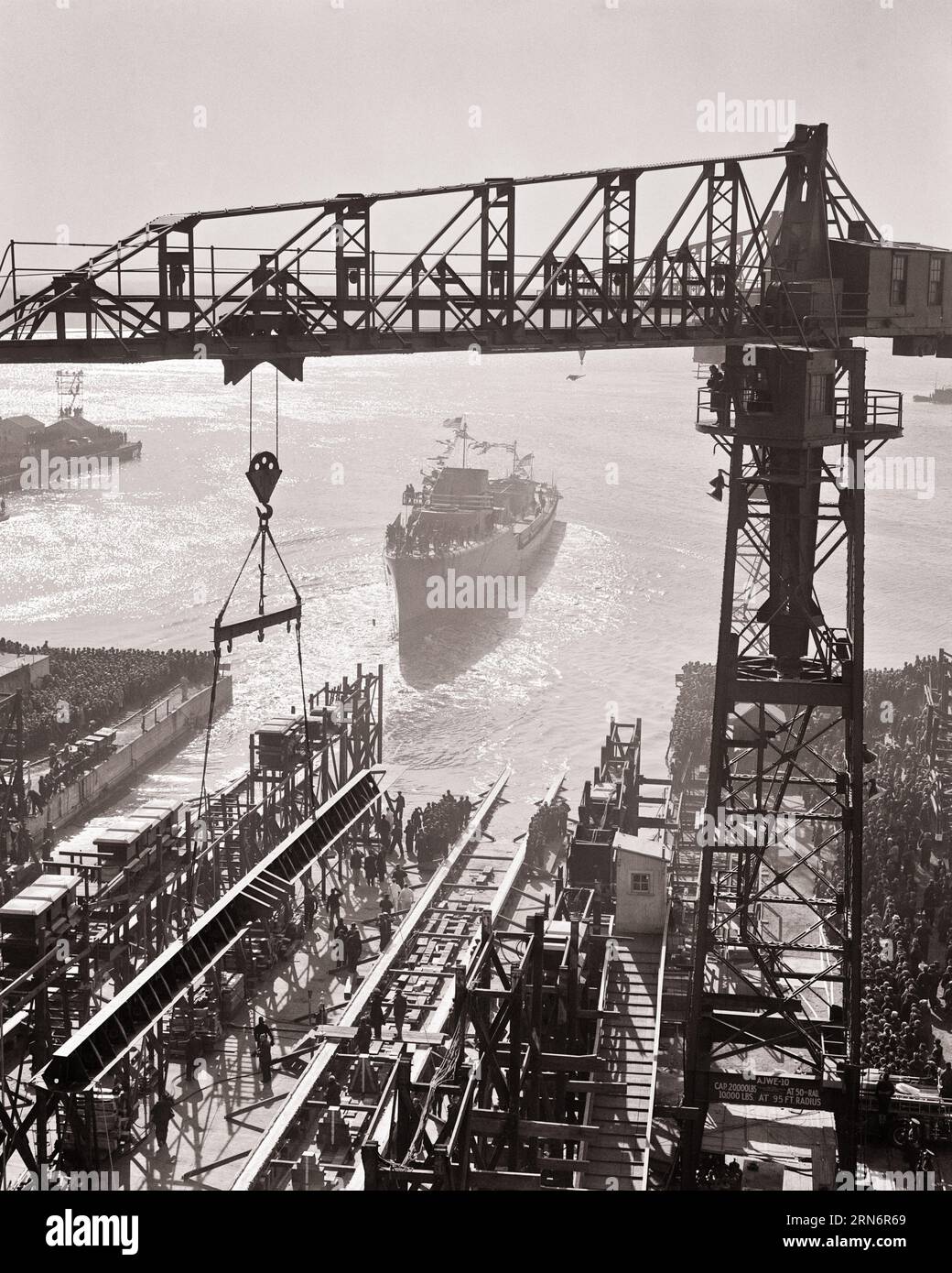 1940s CROWD ATTENDING THE LAUNCHING OF A NEW NAVAL VESSEL DURING WW2 AT ...