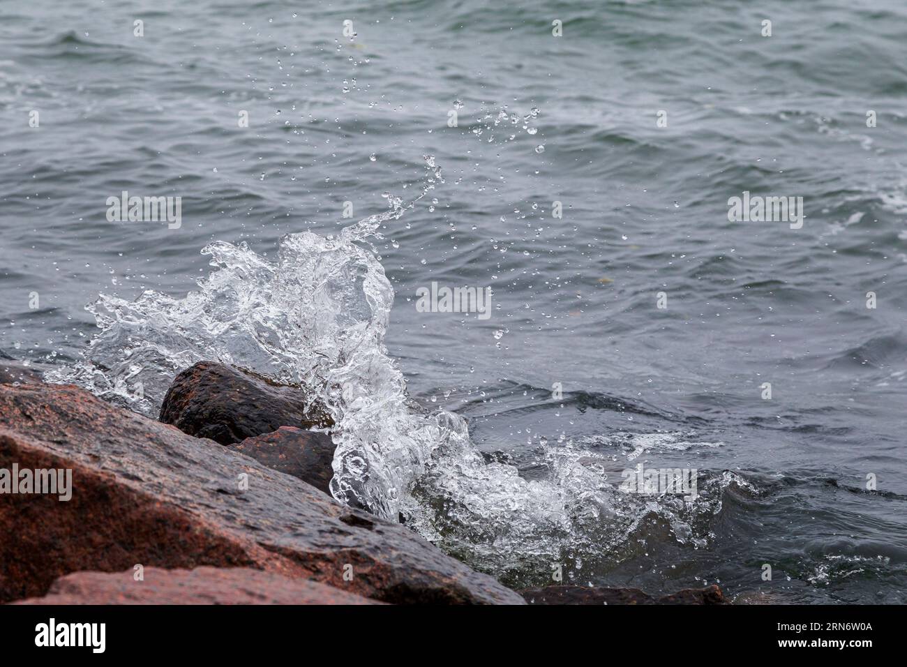 Wave crashing on lake hi-res stock photography and images - Alamy