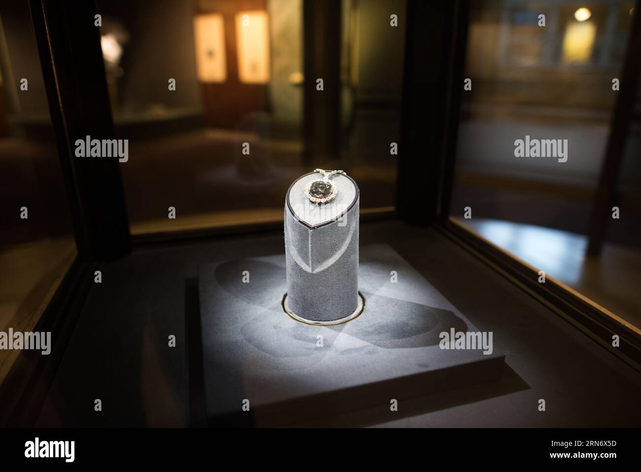 WASHINGTON DC, United States — An engaging exhibit on the Hope Diamond ...