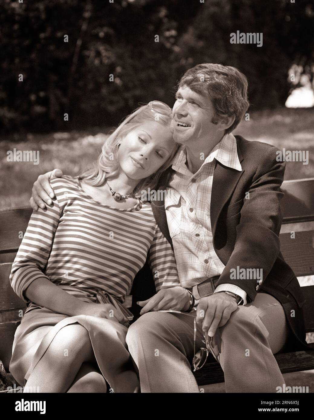 1970s women on park bench hi-res stock photography and images - Alamy
