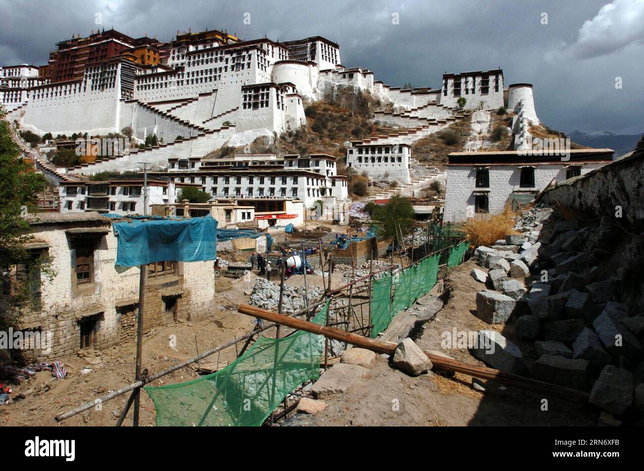 (150809) -- LHASA, Aug. 9, 2015 -- Photo taken on April 29, 2005 shows ...