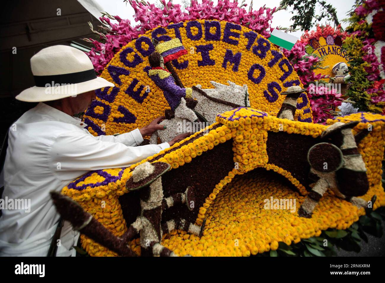 (150809) -- MEDELLIN, Aug. 9, 2015 -- A man prepares to participate in ...