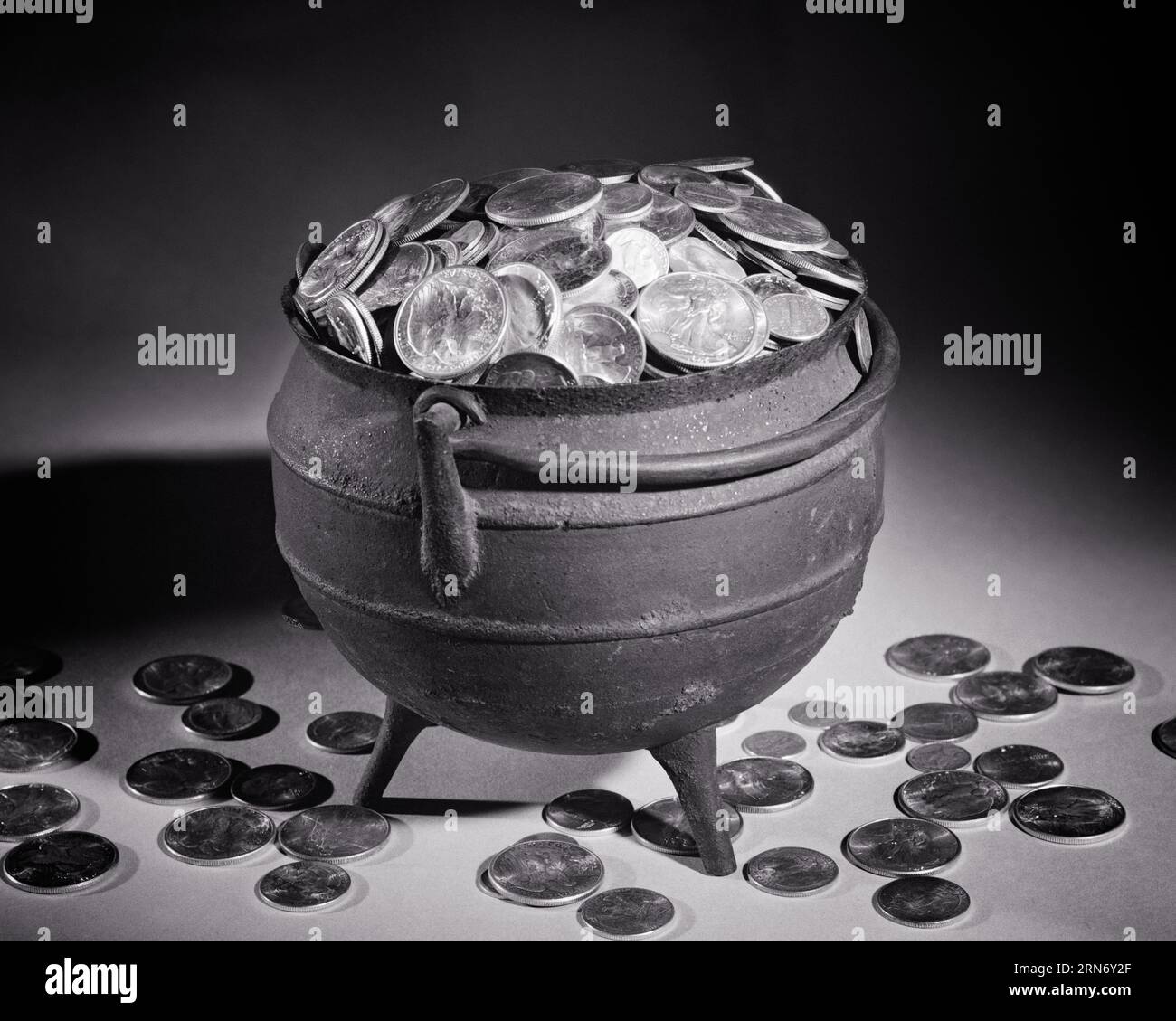 1960s CAST IRON POT OF GOLD FILLED WITH COINS - s5889 HAR001 HARS ...