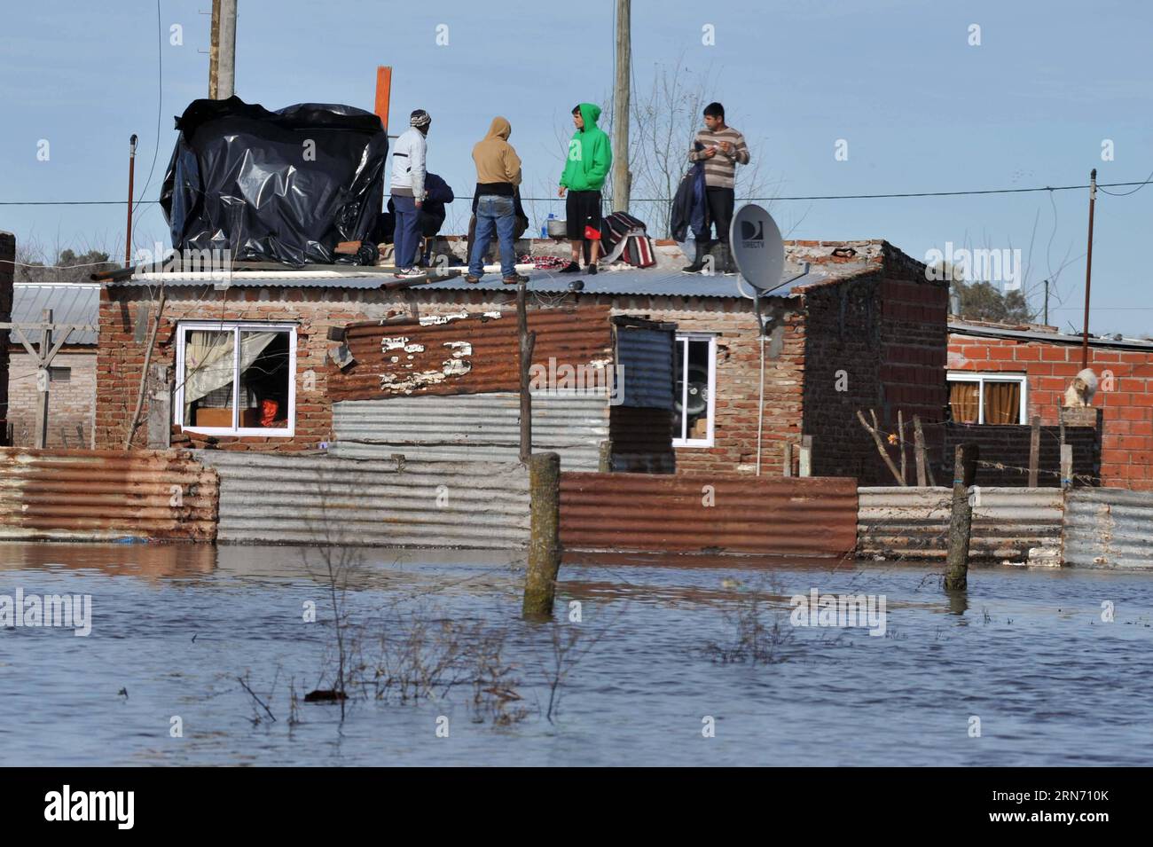 Flood people on roof hi-res stock photography and images - Alamy