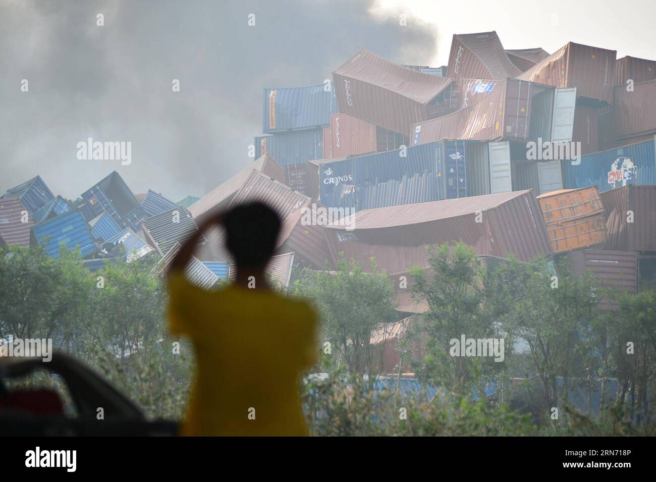 Damaged shipping containers hi-res stock photography and images - Alamy