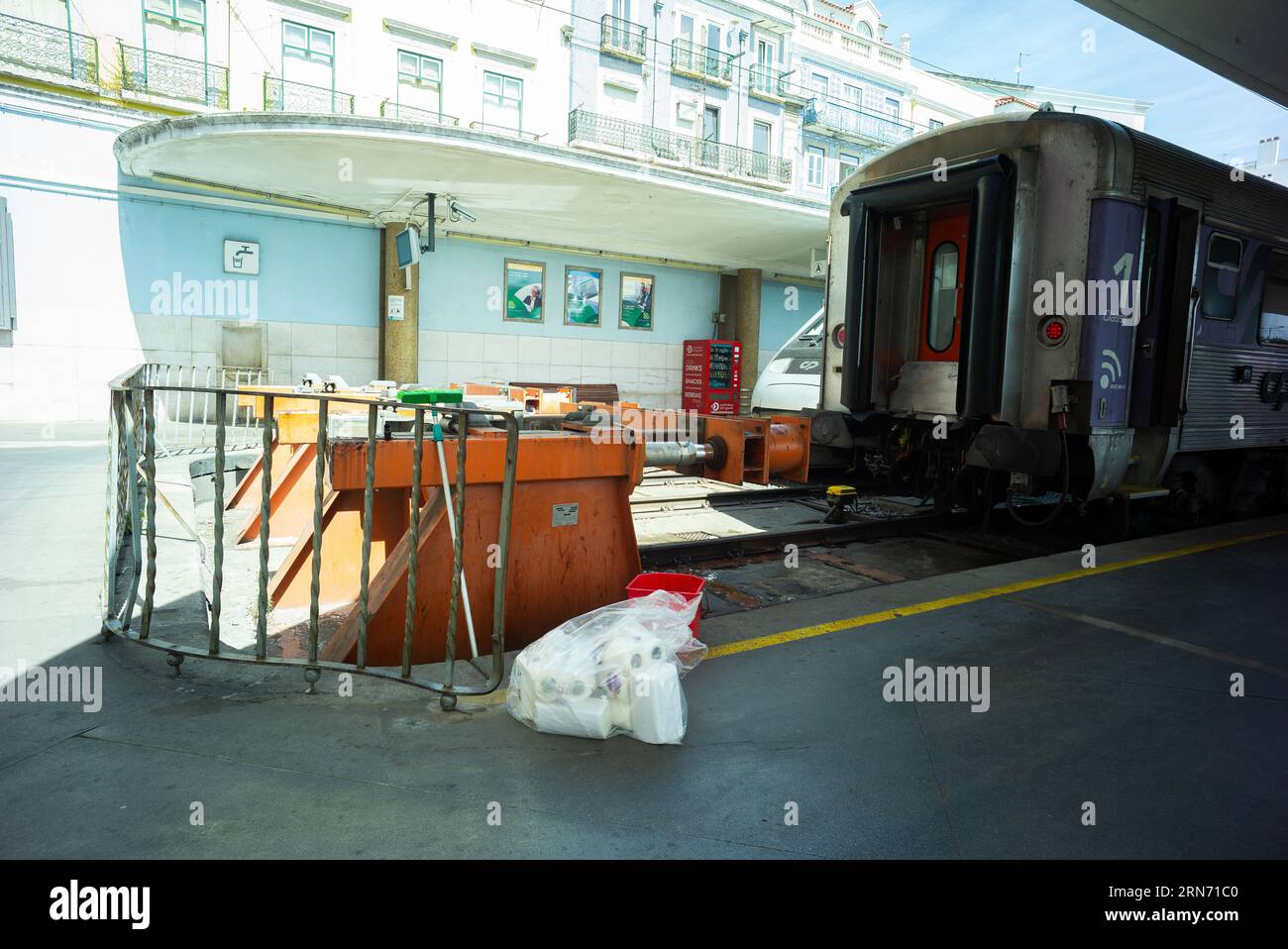 Terminal ferroviaria hi-res stock photography and images - Alamy