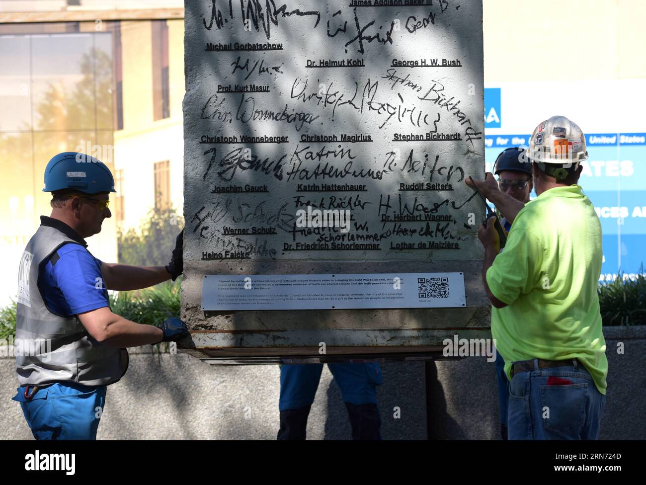 AKTUELLES ZEITGESCHEHEN Stück der Berliner Mauer in Washington ...