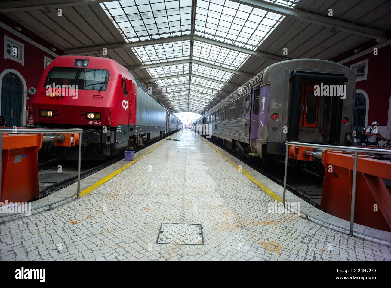 Terminal ferroviaria hi-res stock photography and images - Alamy