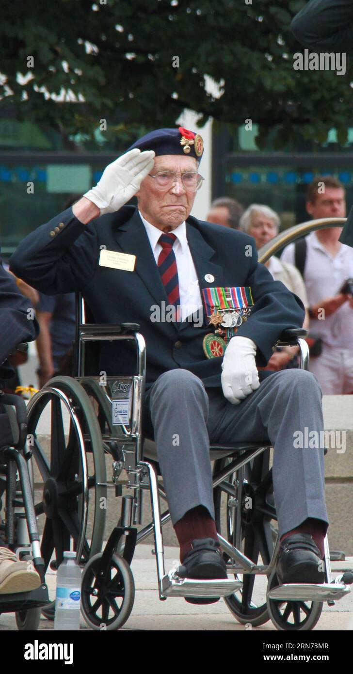 World war ii veteran attends hi-res stock photography and images - Alamy