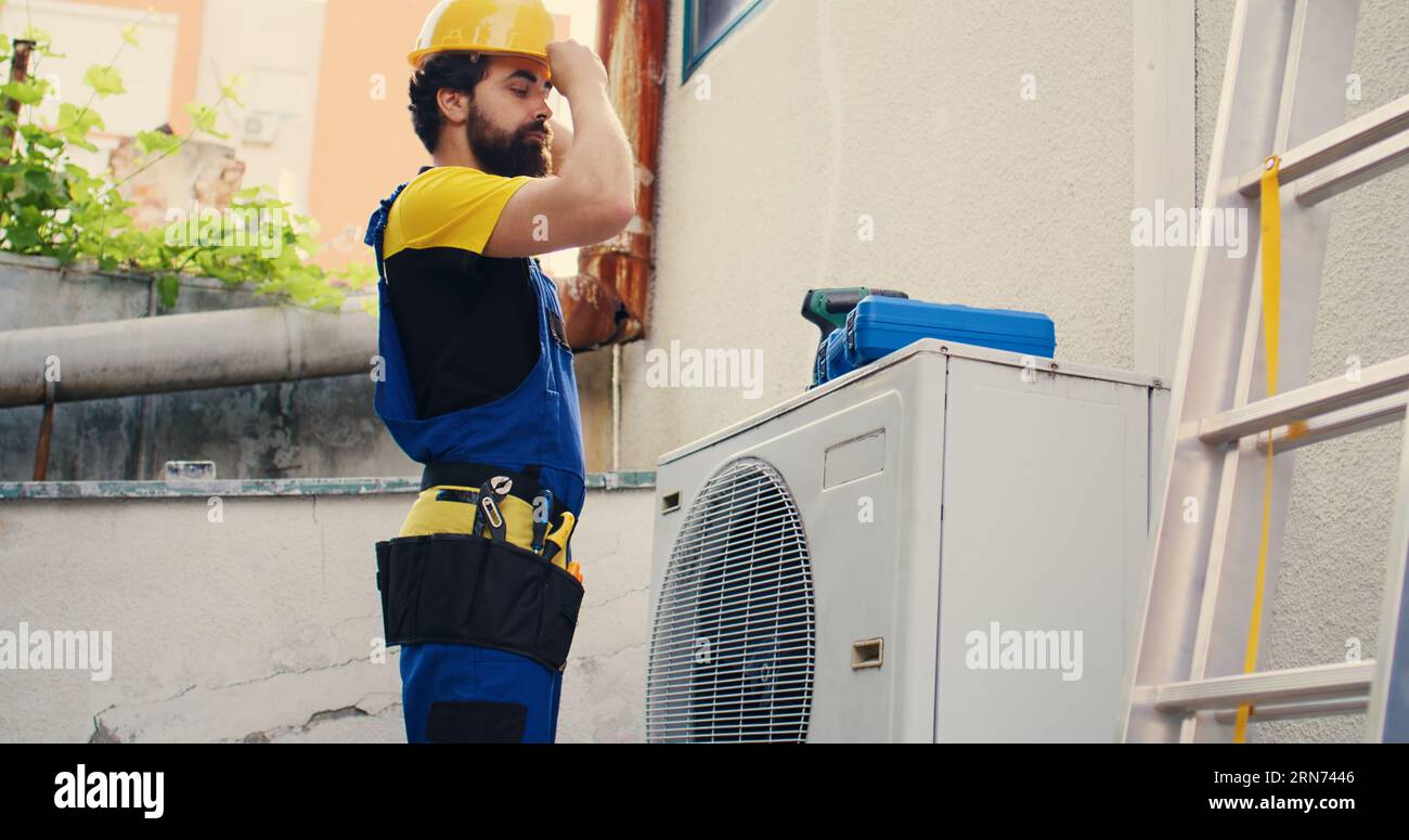 Knowleadgeable engineer arriving on location to help fix system ... Knowleadgeable engineer arriving on location to help fix system ...