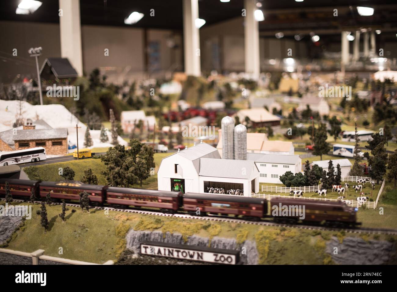 Choo Choo Barn Miniature Railroad Display Strasburg Pennsylvania ...