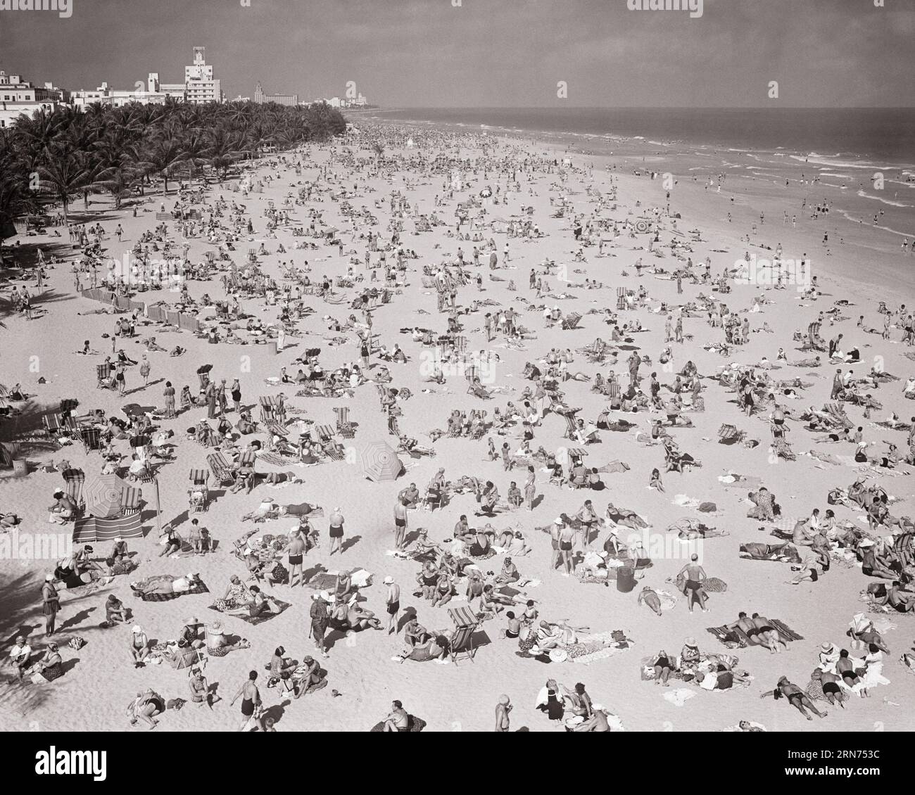 1930s BEACH CROWDED WITH PEOPLE FLORIDA USA - b17044 HAR001 HARS OLD ...