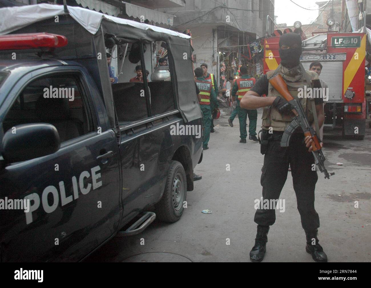Police commando hi-res stock photography and images - Alamy