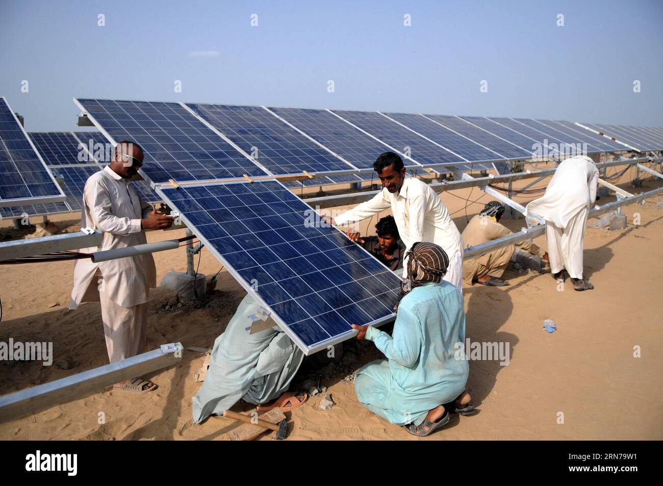 (150829) -- BAHAWALPUR, - Pakistani workers install a solar photovoltaic panel at Zonergy 900 MW ...
