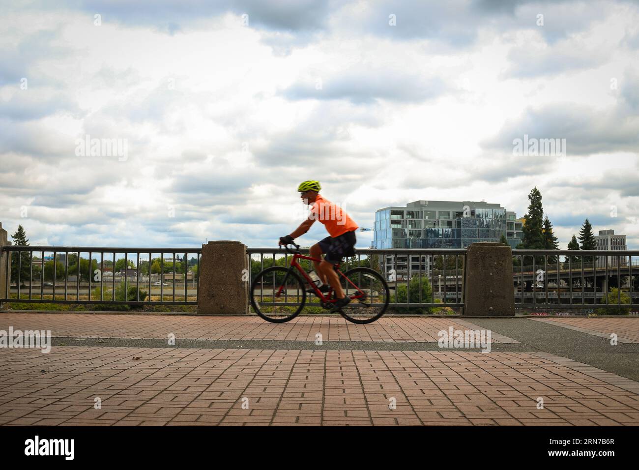 Portland waterfront bike hi-res stock photography and images - Alamy