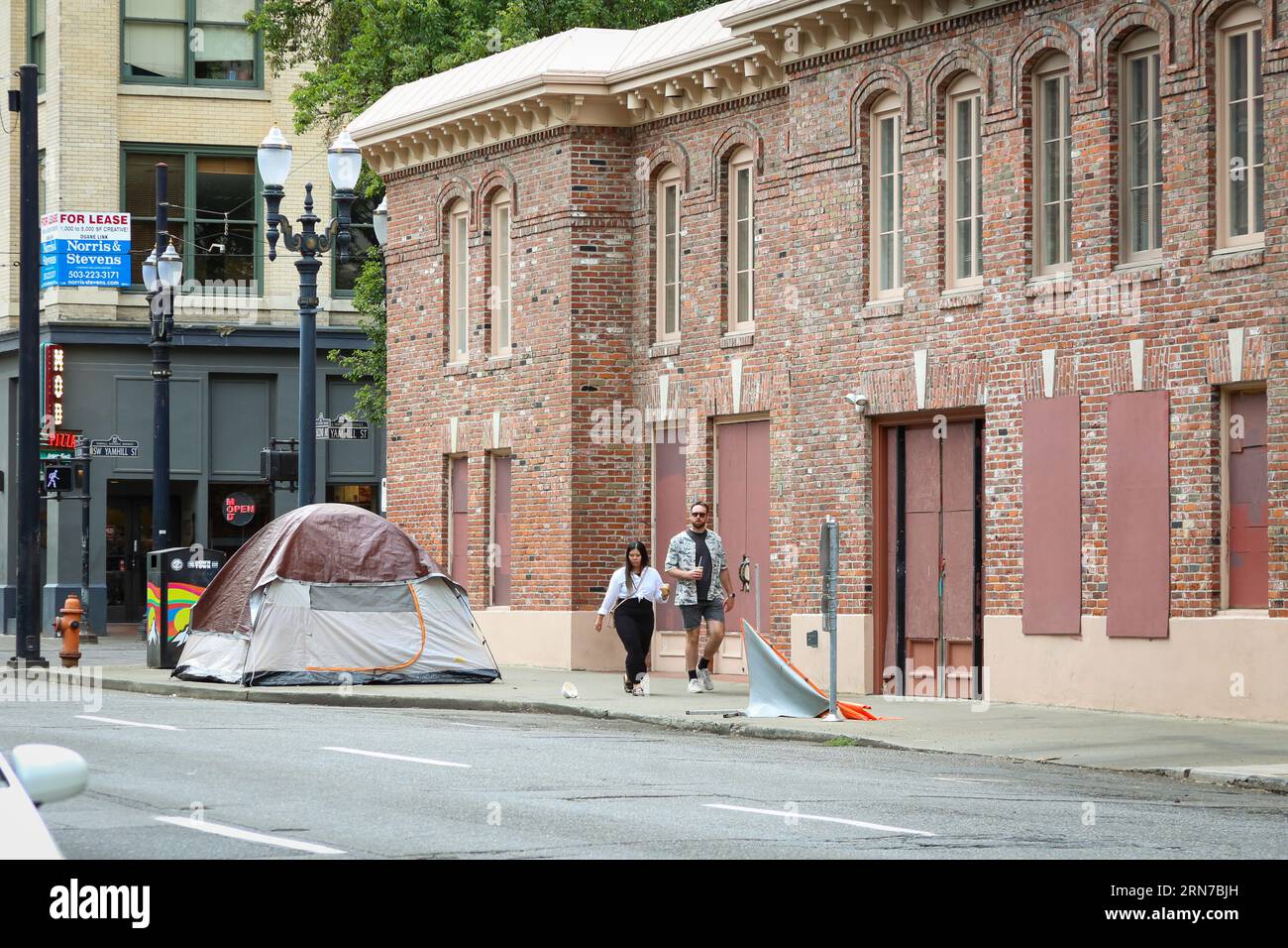 Homeless persons tent hi-res stock photography and images - Alamy
