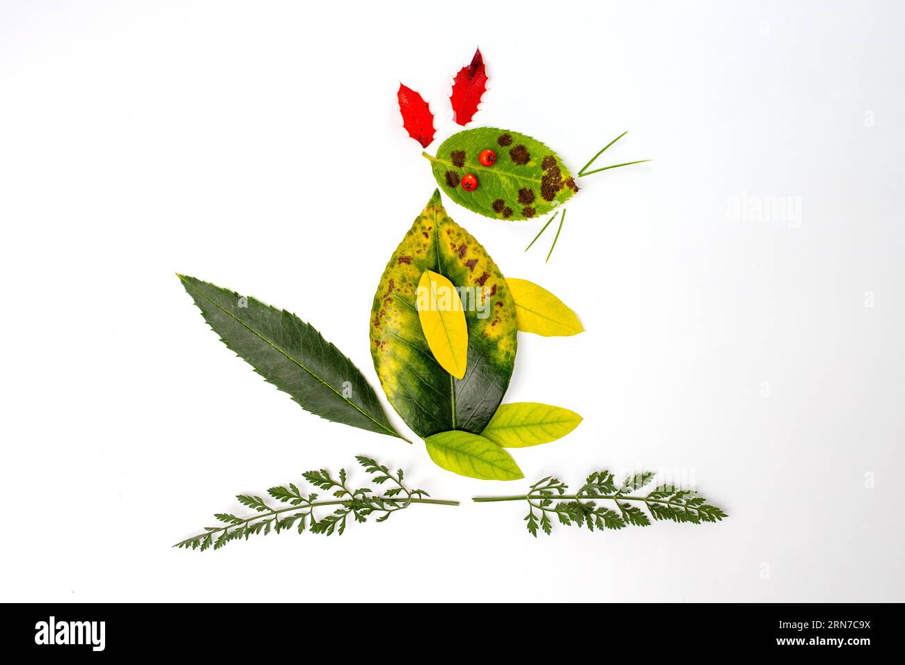 easy nature craft for kids made from leaves, ideas for autumn craft ...