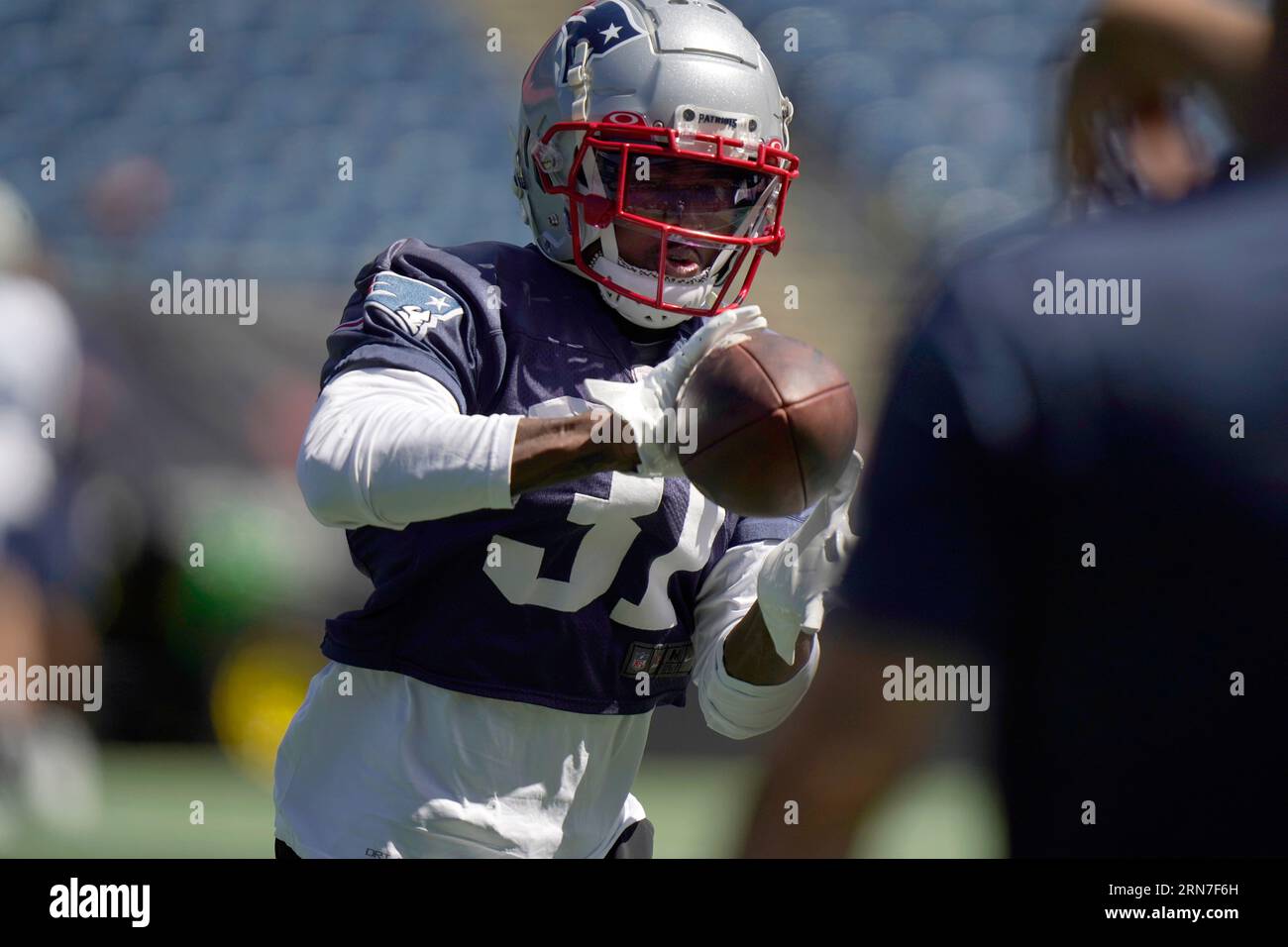 New England Patriots cornerback Jonathan Jones (31) performs field ...
