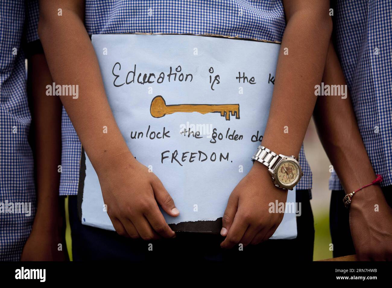 (150908) -- KATHMANDU, Sept. 8, 2015 -- A student holding a placard ...