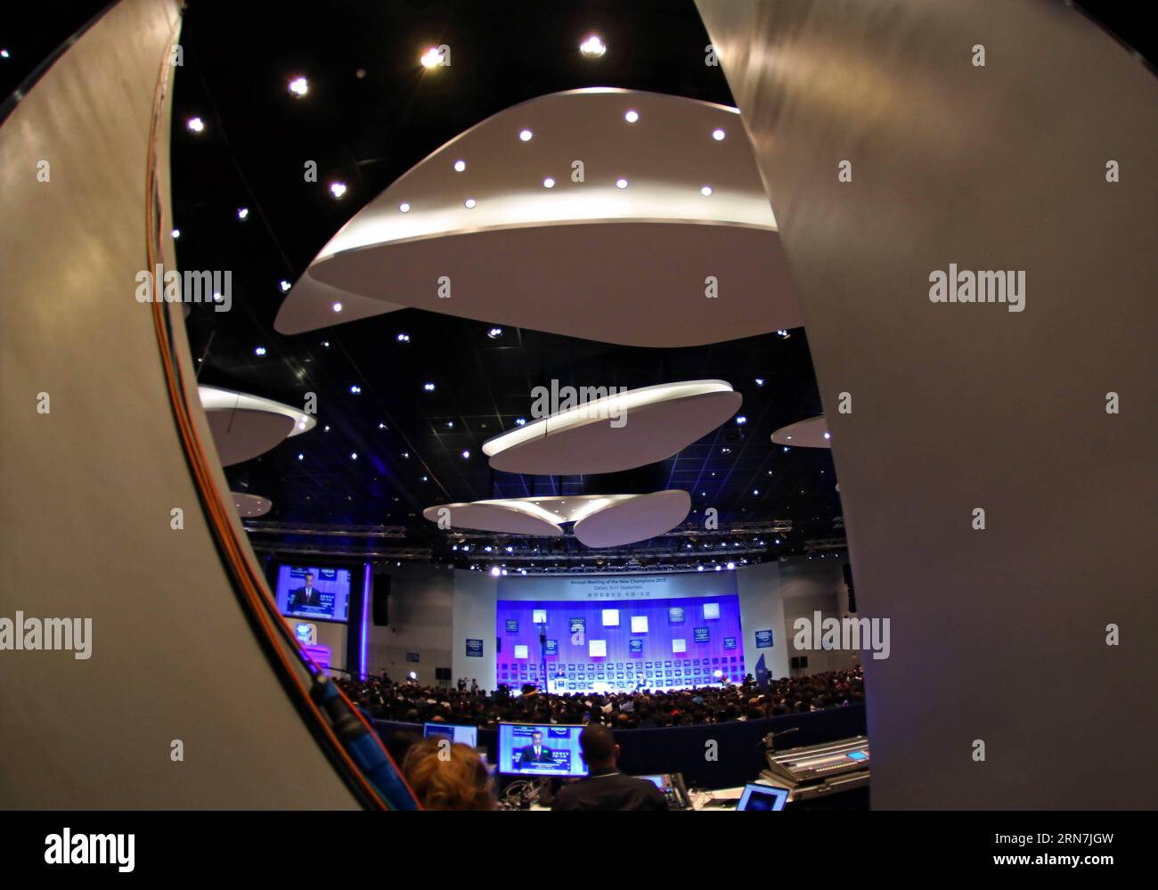 (150910) -- DALIAN, Sept. 10, 2015 -- The opening plenary of the 2015 ...