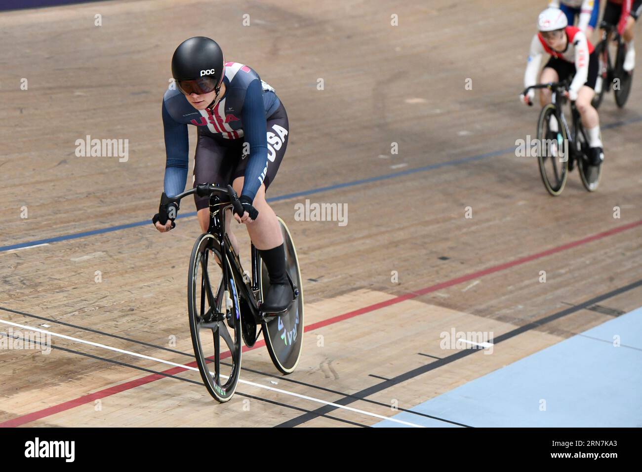 Leading us woman track cyclist hi-res stock photography and images - Alamy