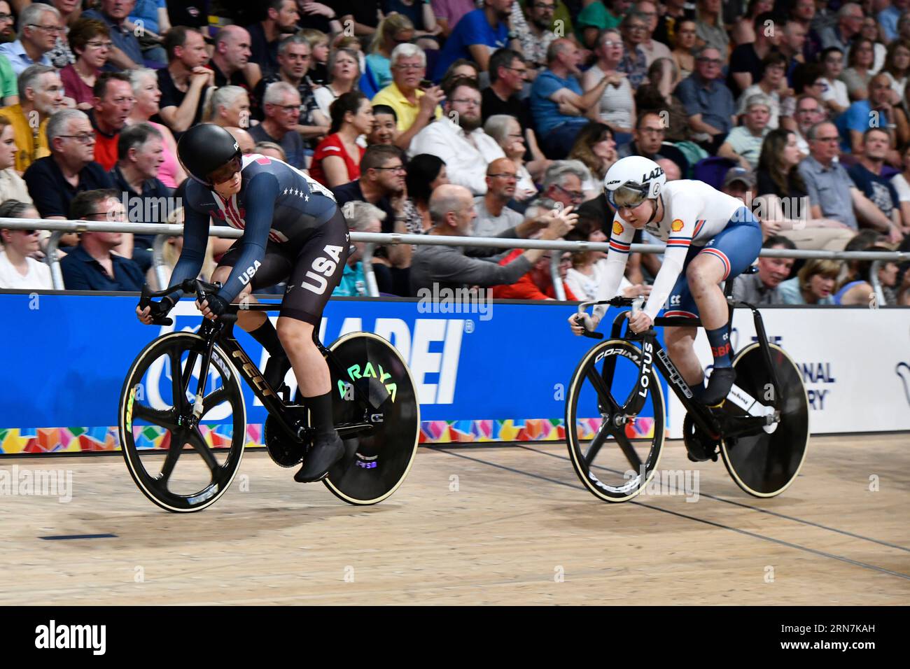 Leading us woman cyclist hi-res stock photography and images - Alamy