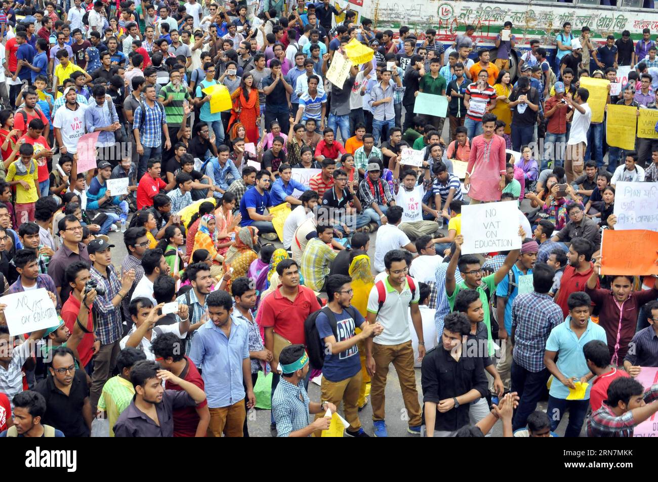 Students of dhaka university stage hi-res stock photography and images ...