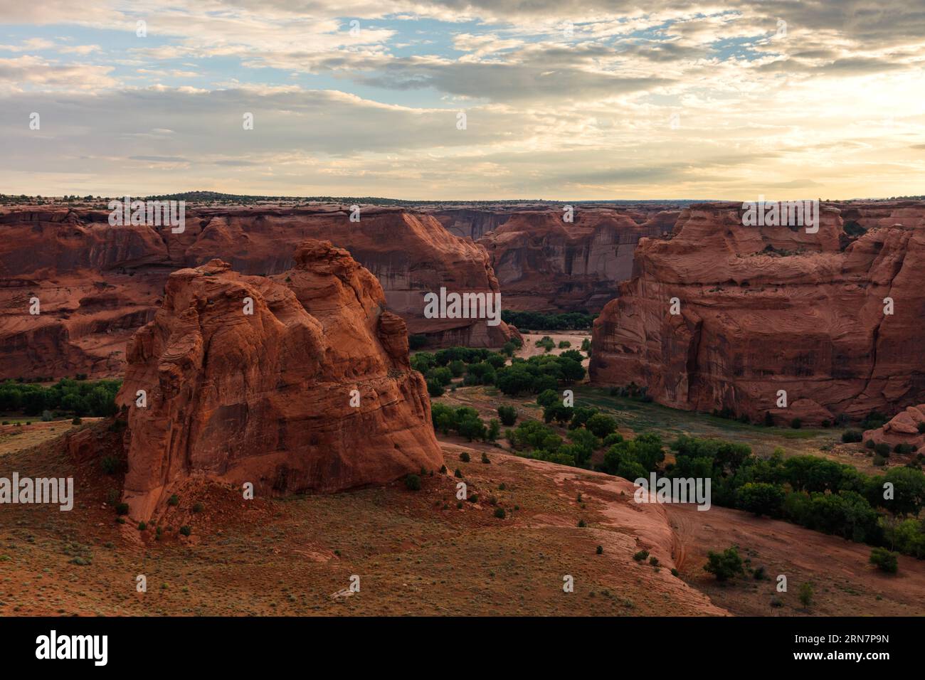 View from Junction Overlook at dawn from the South Rim drive of Canyon ...