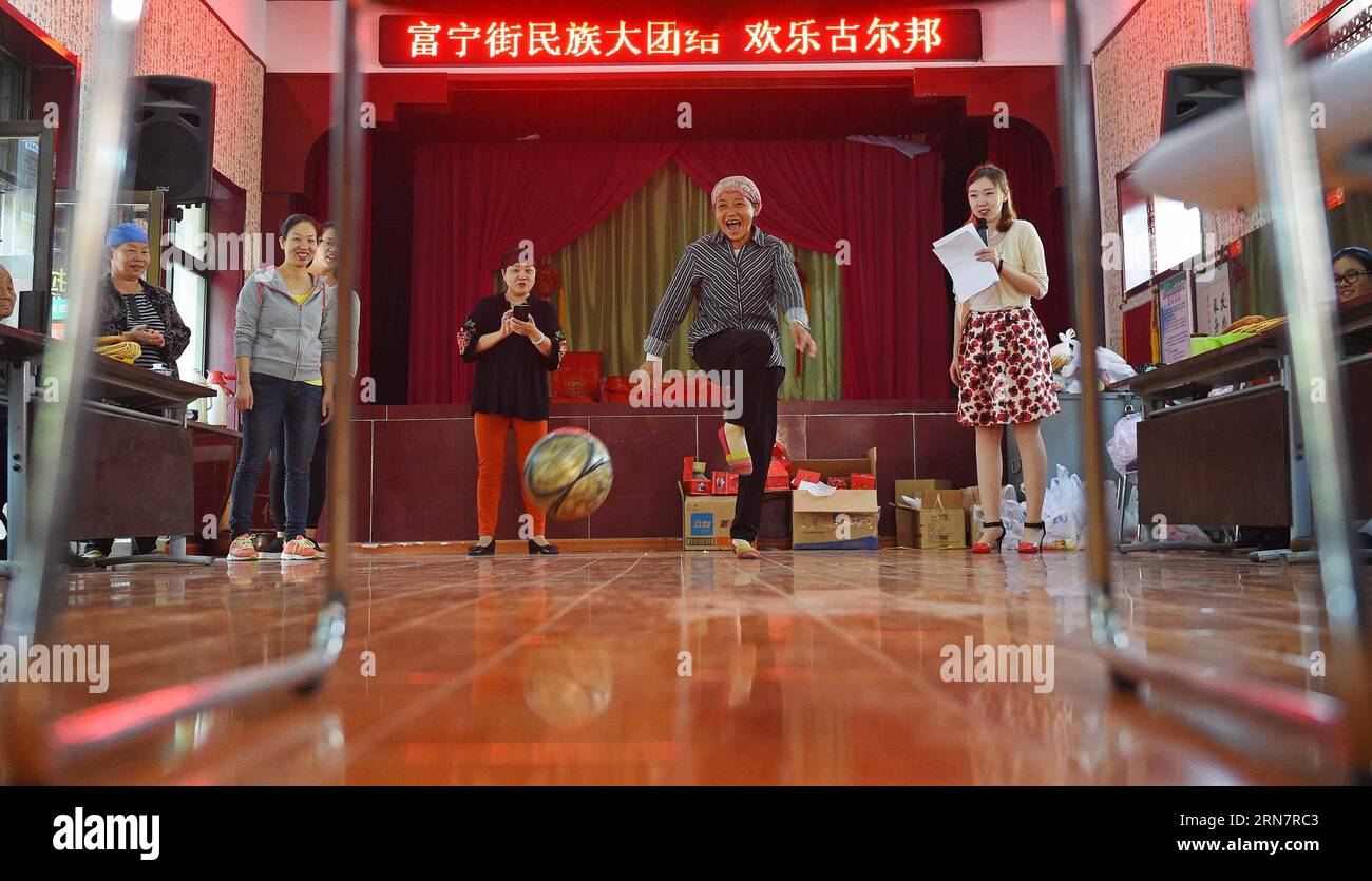 (150918) -- YINCHUAN, Sept. 18, 2015 -- An elder of Hui ethnic group ...