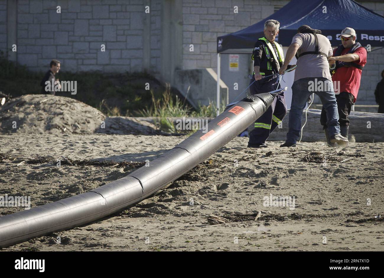 Oil spill boom hi-res stock photography and images - Alamy