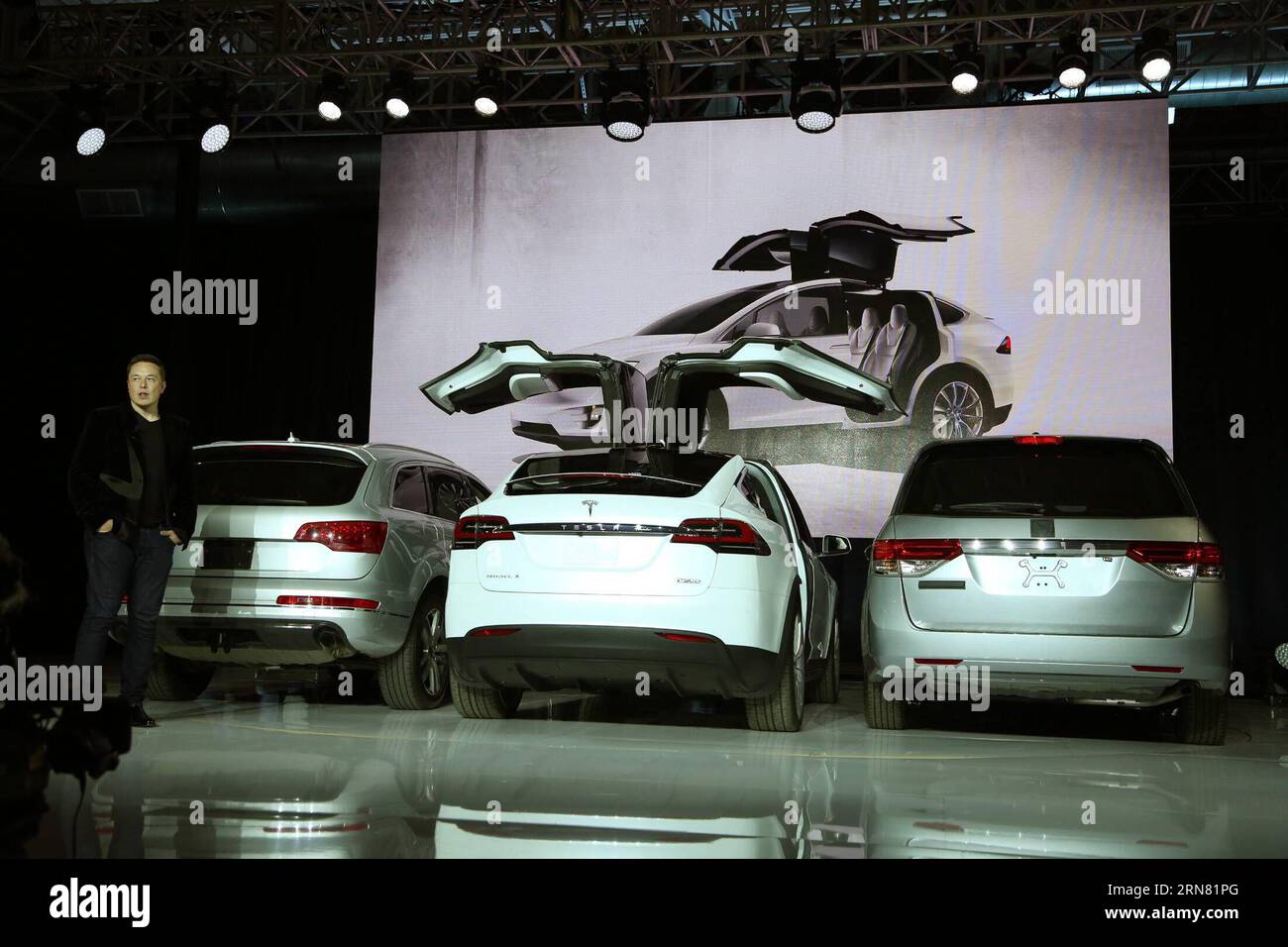 Tesla model x falcon wing hi-res stock photography and images - Alamy