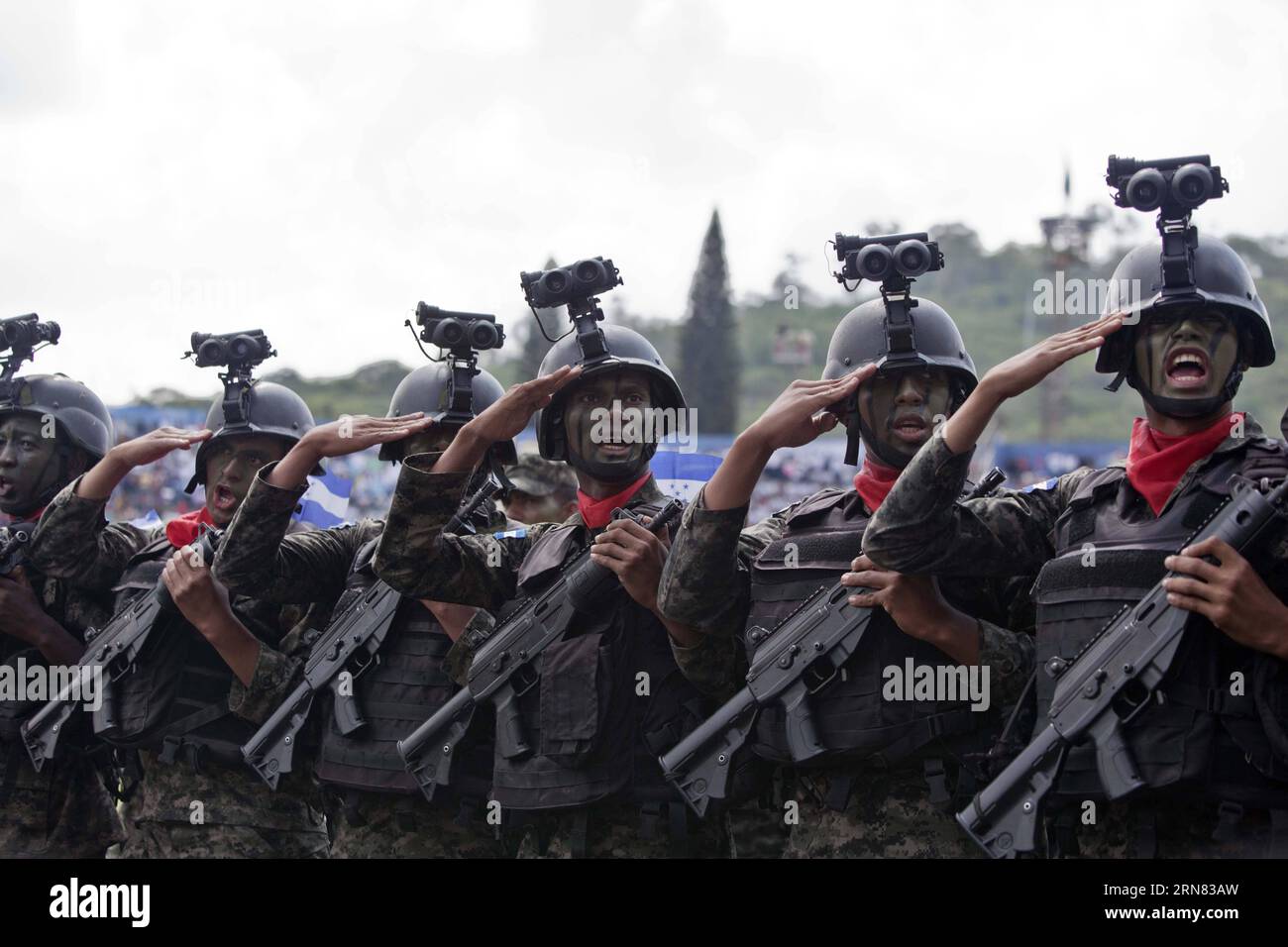 (151004) -- TEGUCIGALPA, Oct. 4, 2015 -- Soldiers of Honduras Armed ...
