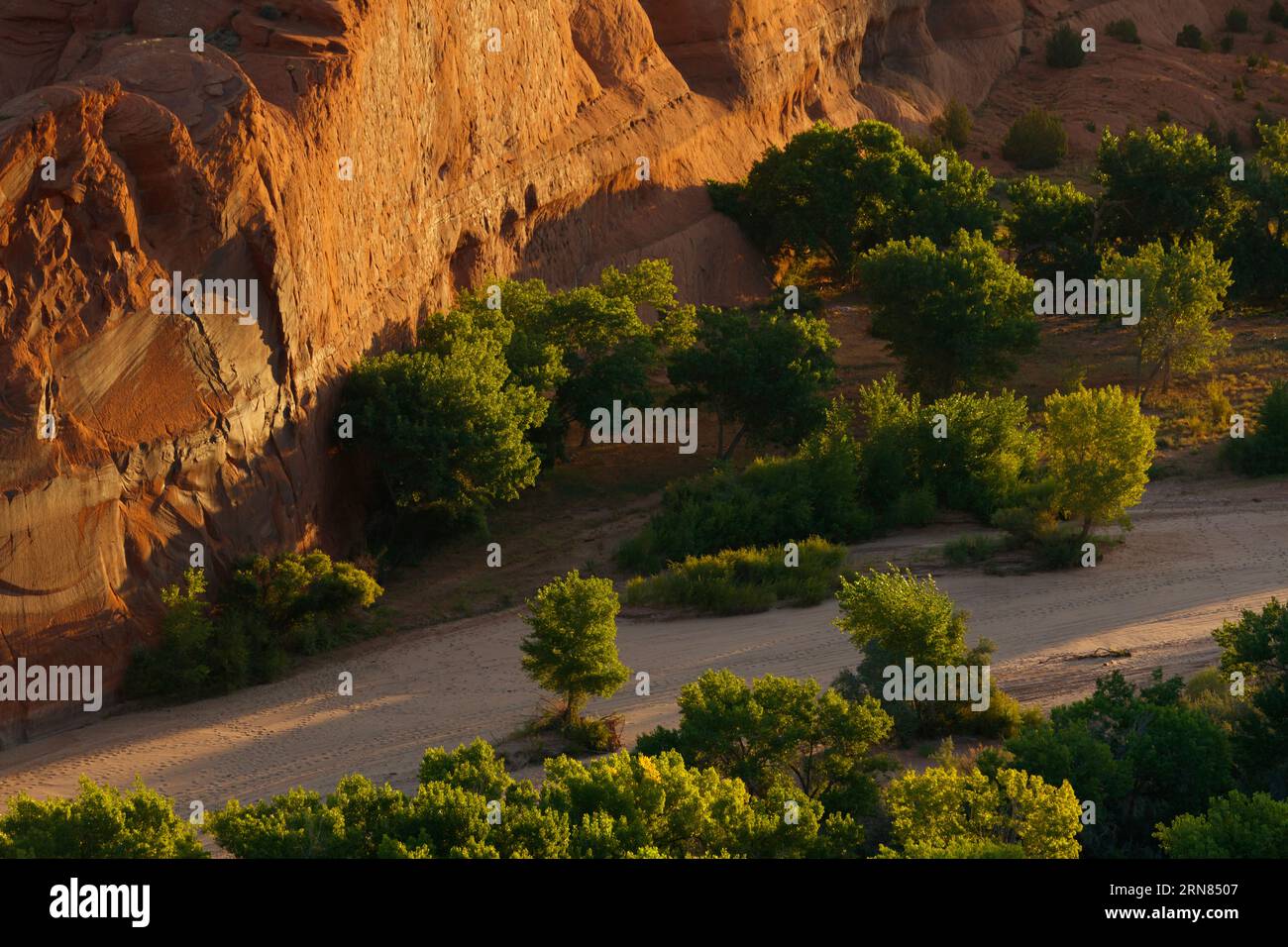 Sunrise at Tsegi overlook on the South Rim drive of Canyon De Chelly ...