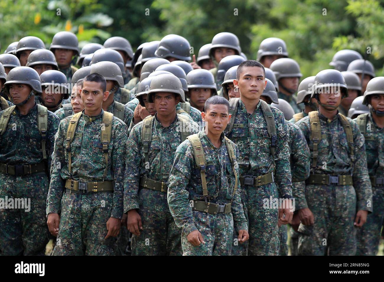 (151008) -- CAVITE PROVINCE, Oct. 8, 2015 -- Filipino soldiers ...