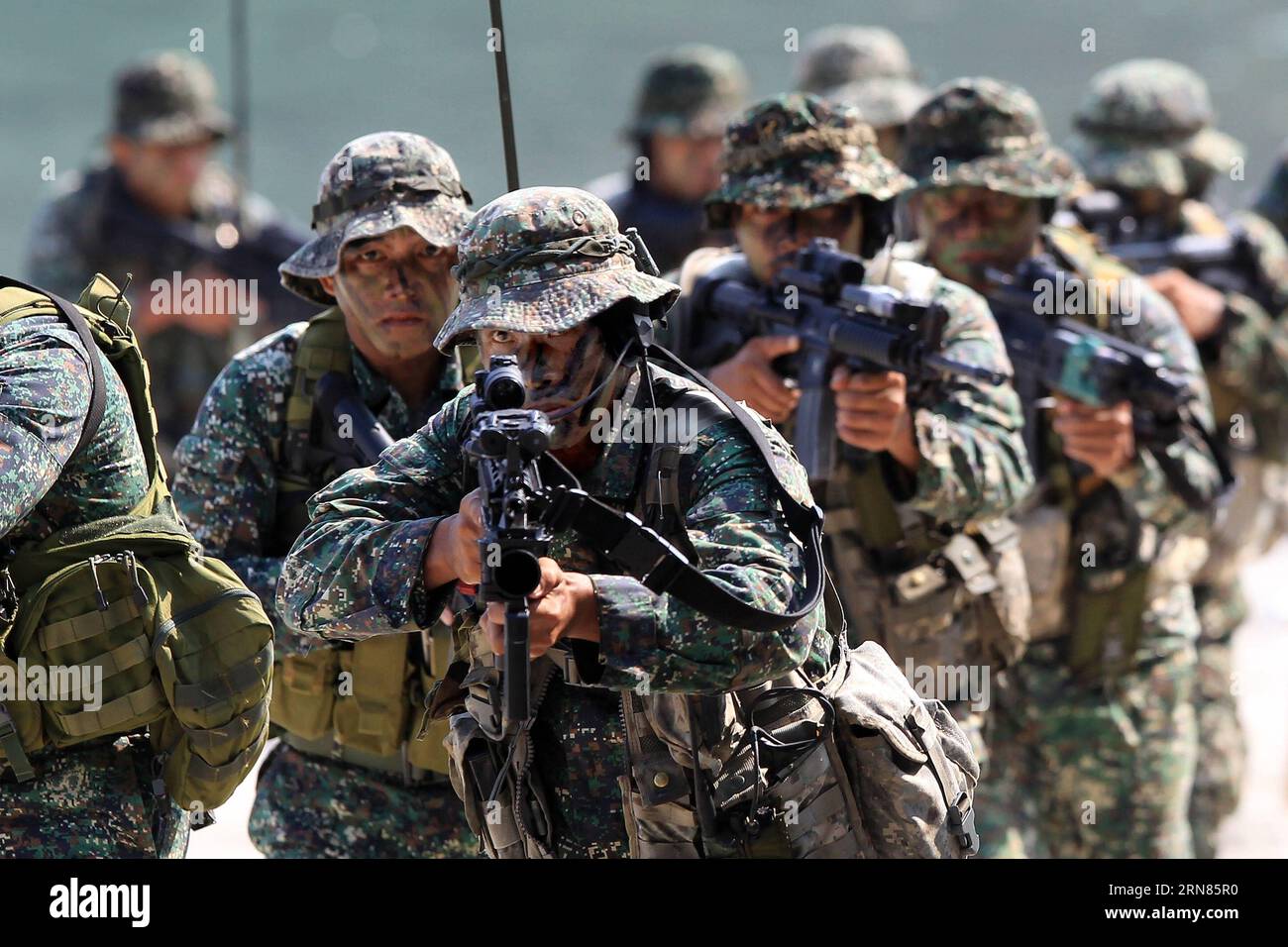 (151008) -- CAVITE PROVINCE, Oct. 8, 2015 -- Filipino soldiers ...