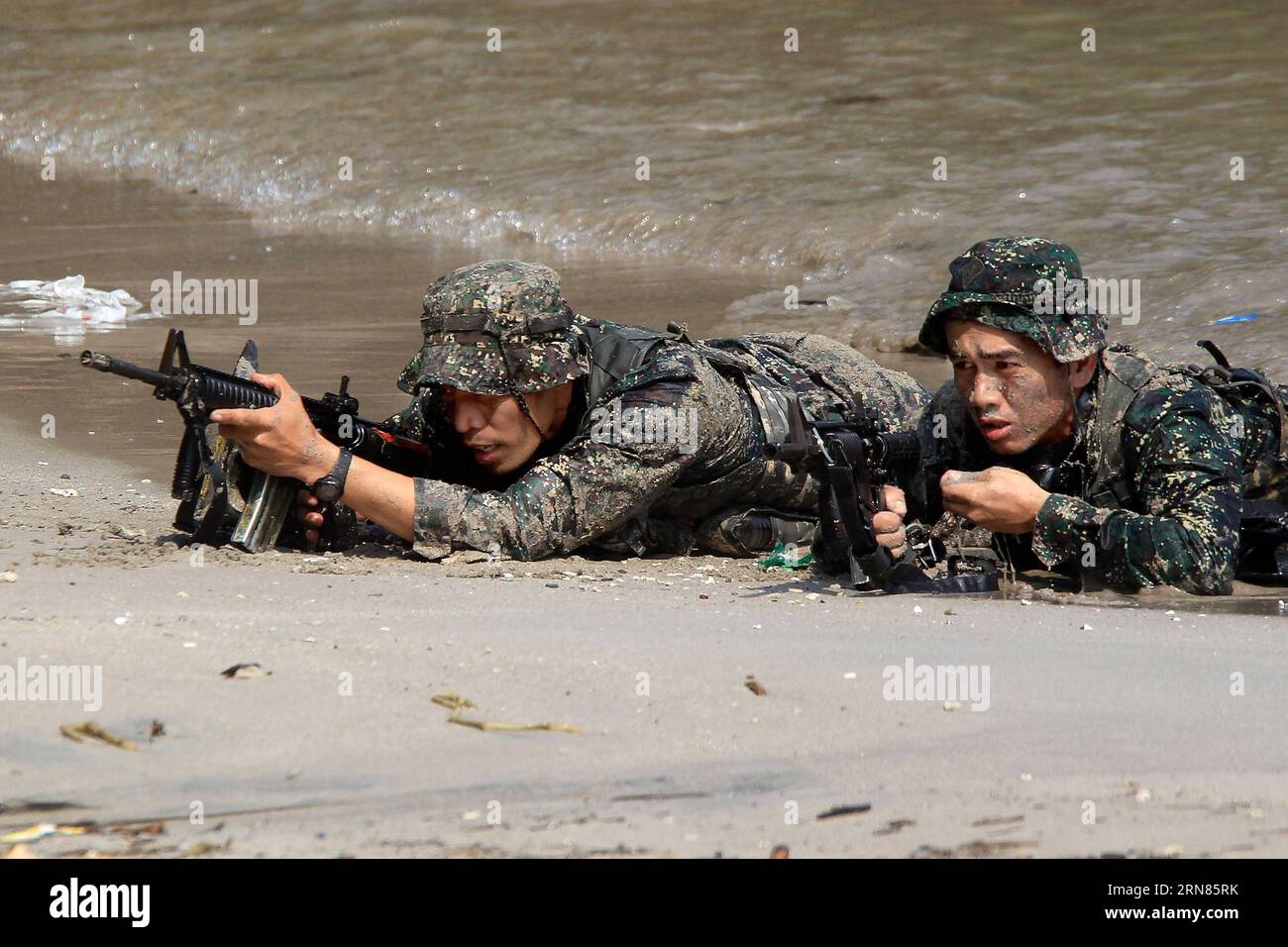 (151008) -- CAVITE PROVINCE, Oct. 8, 2015 -- Filipino soldiers ...