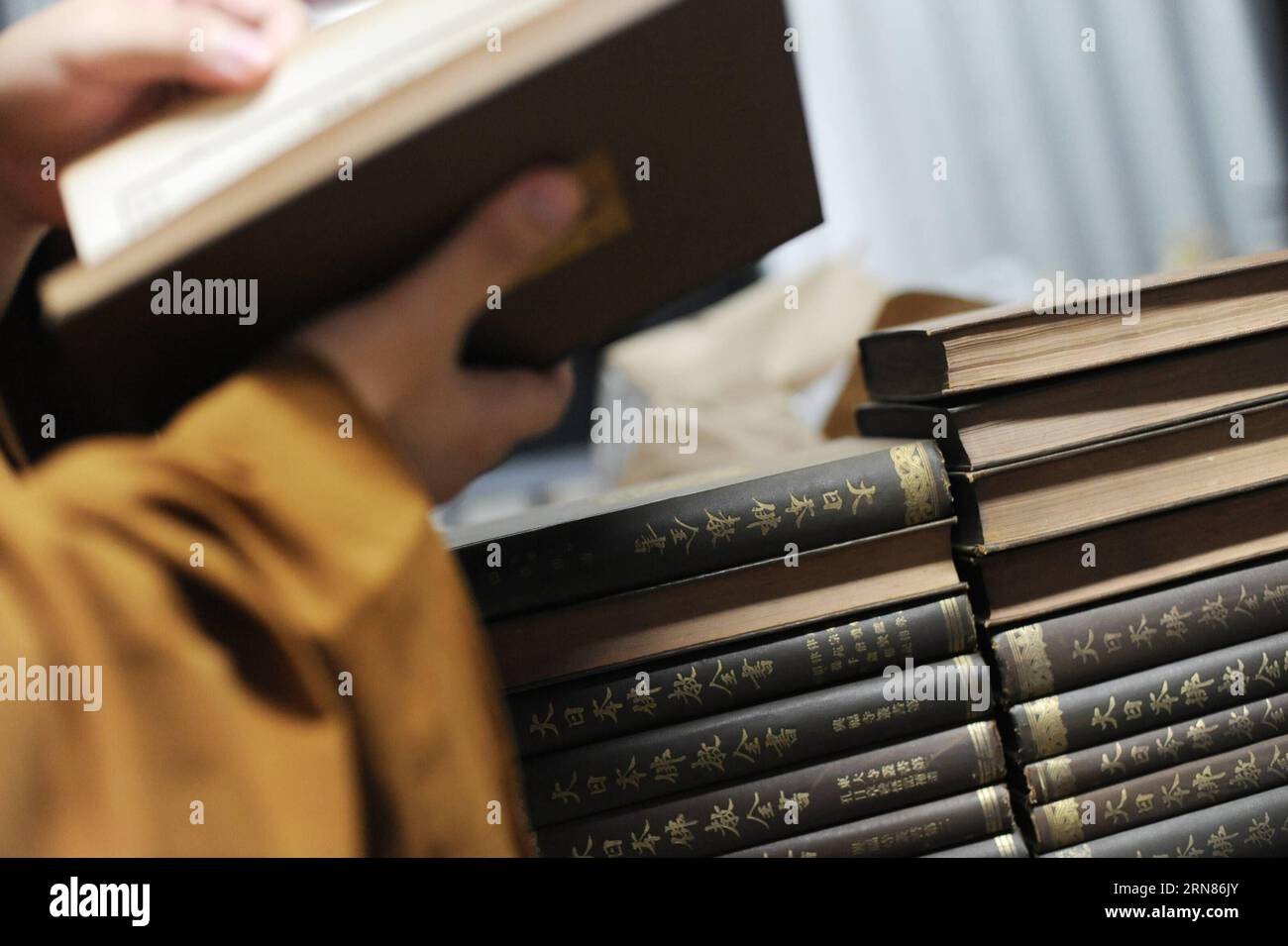 100000 books hi-res stock photography and images - Alamy
