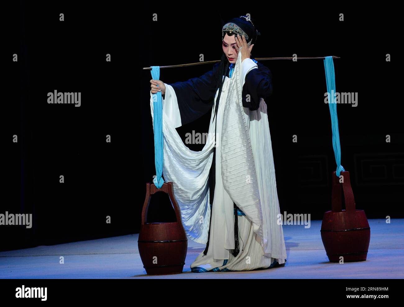 Taiwan traditional theatre center hi-res stock photography and images ...