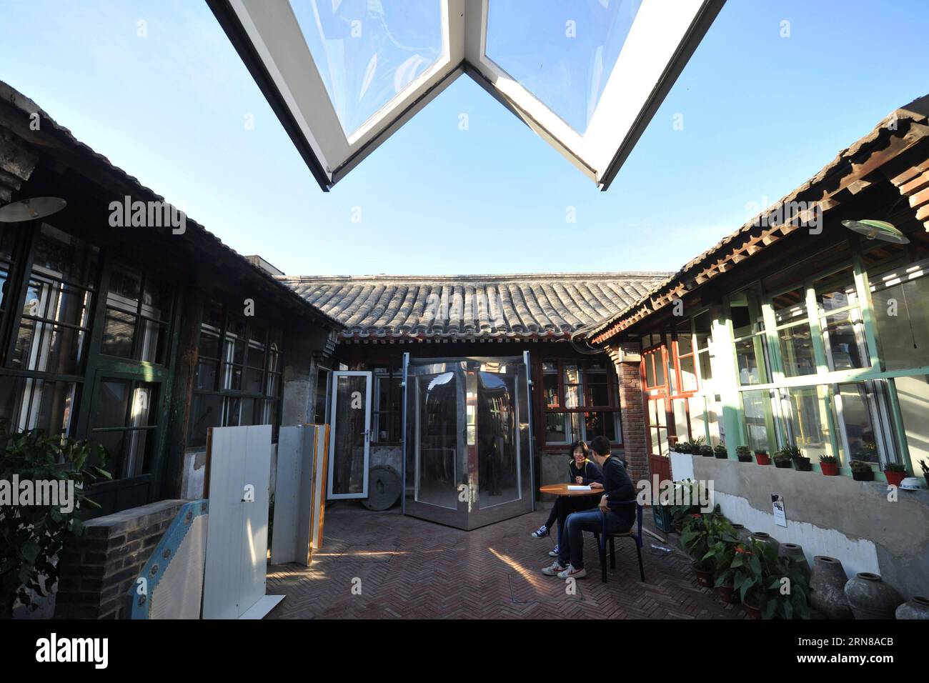 (151014) -- BEIJING, Oct. 13, 2015 -- A renovated quadrangle, or ...