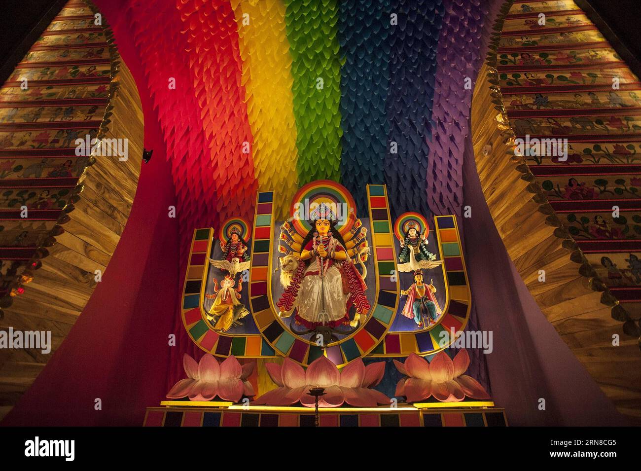 (151017) -- KOLKATA, Oct. 17, 2015 -- Photo taken on Oct. 17, 2015 ...