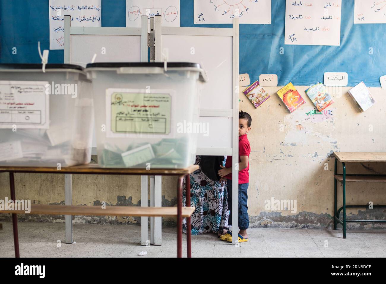 Boy voting 18 hi-res stock photography and images - Alamy