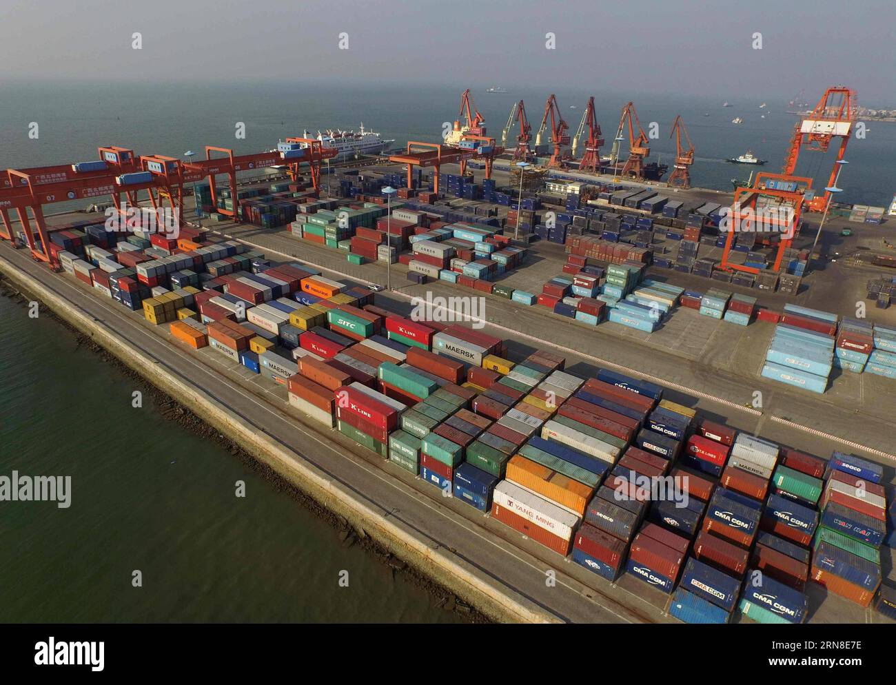 (151020) -- BEIHAI, Oct. 19, 2015 -- Photo taken on Oct. 19, 2015 shows ...