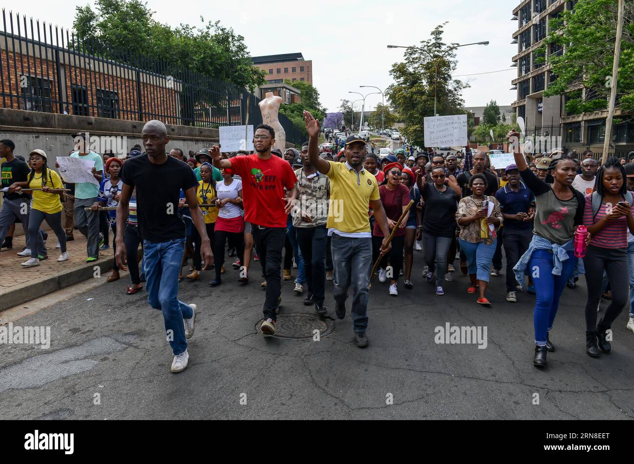 (151020) -- JOHANNESBURG, Oct. 20, 2015 -- Students protest against ...