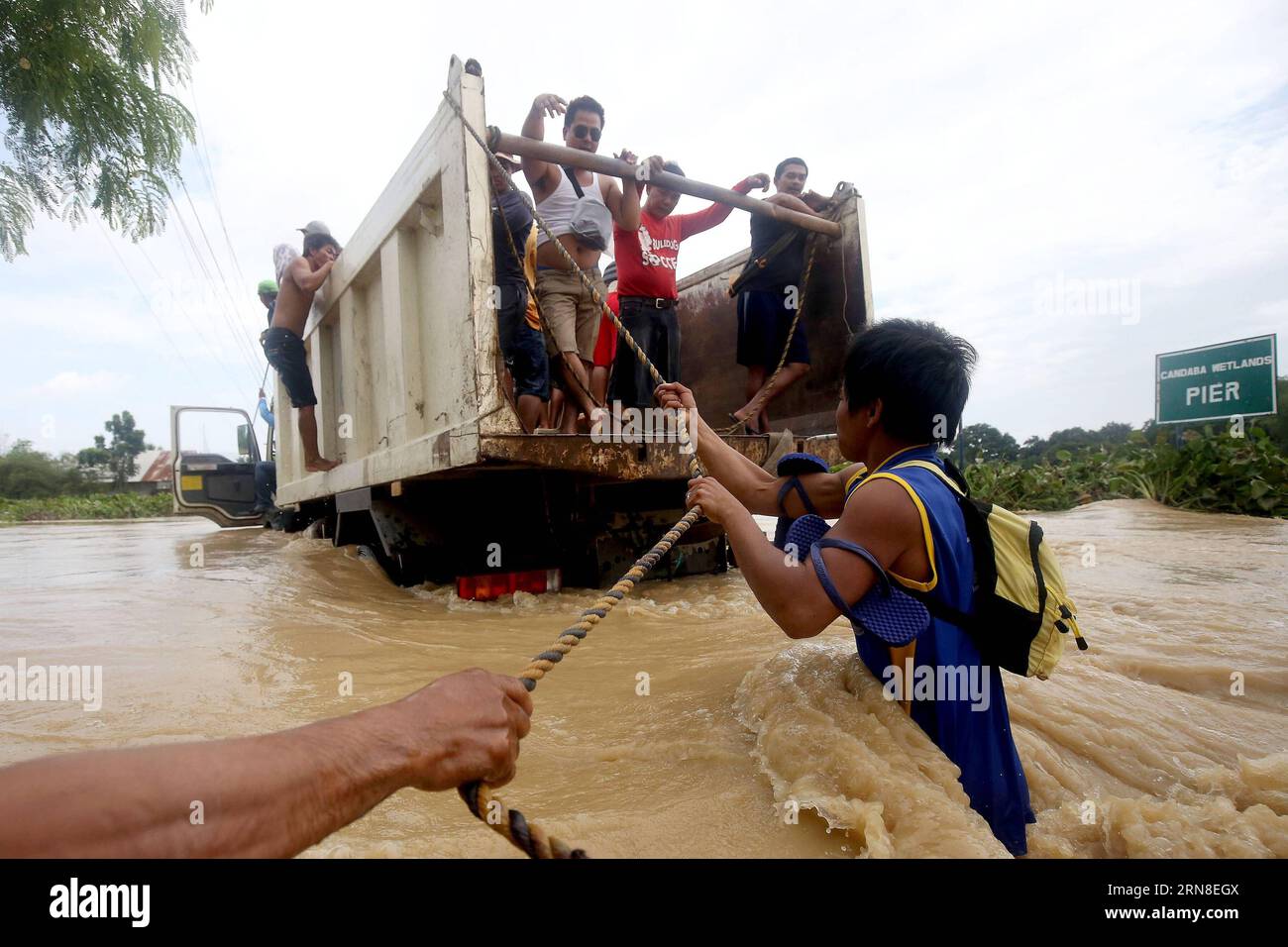 Typhoon koppu 2015 hi-res stock photography and images - Alamy