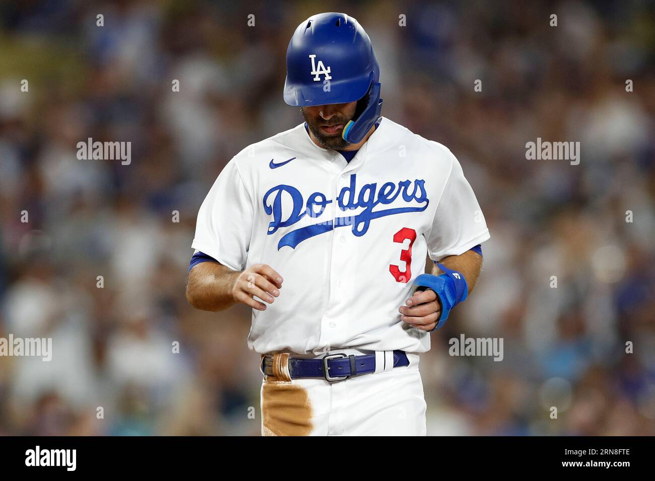 Los Angeles Dodgers shortstop Chris Taylor (3) scores a run in the ...