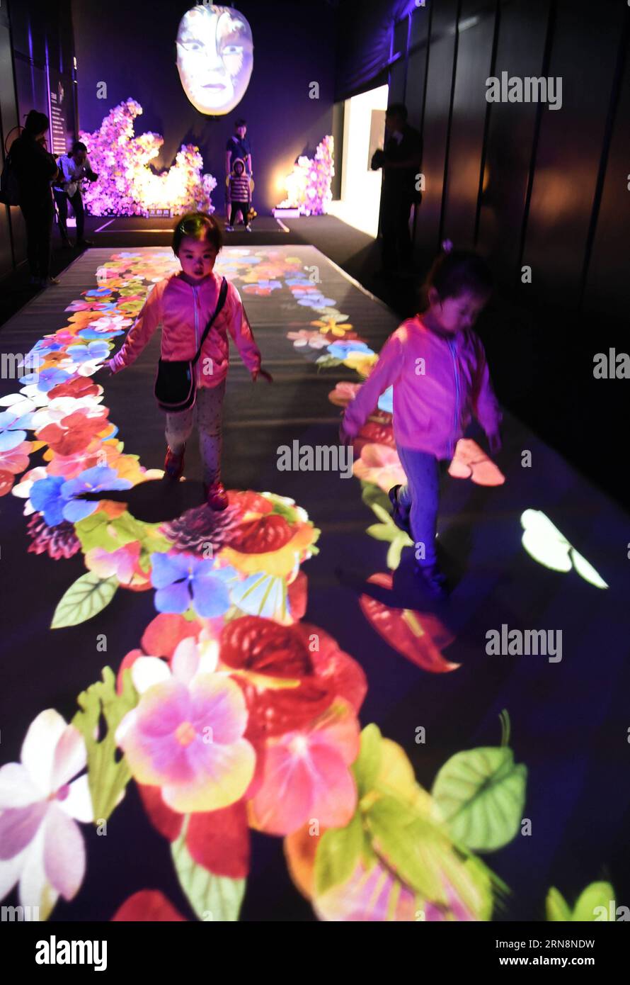 (151031) -- TAIPEI, Oct. 31, 2015 -- Children experience an interactive ...