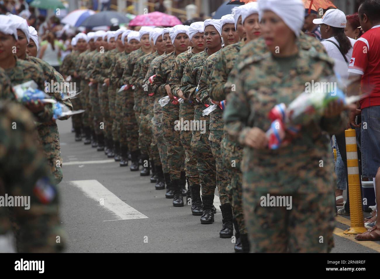 (151103) -- PANAMA CITY, Nov. 3, 2015 -- Female soldiers take part in a ...
