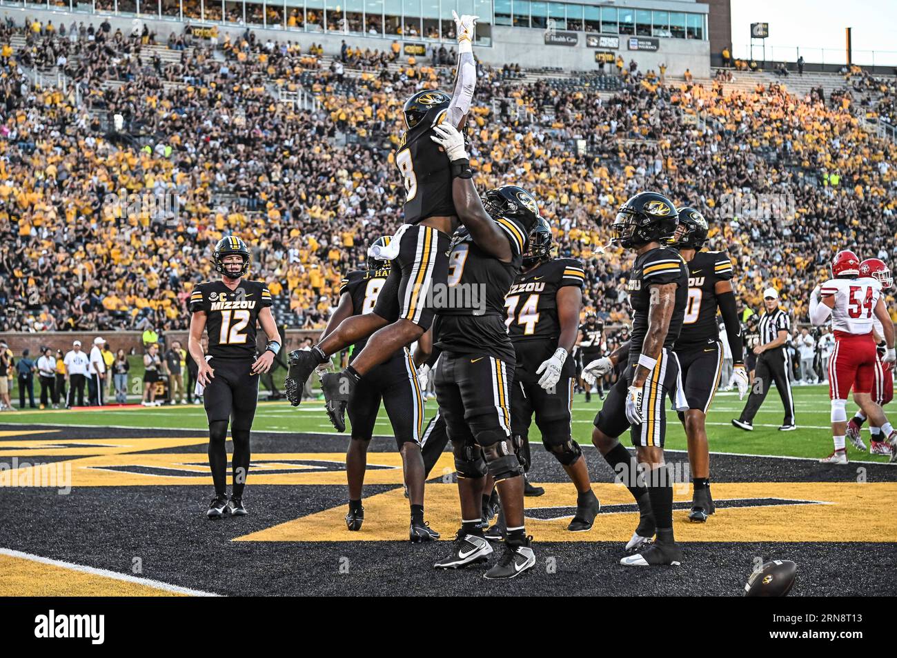 COLUMBIA, MO - AUGUST 31: Missouri Tigers offensive lineman Armand ...