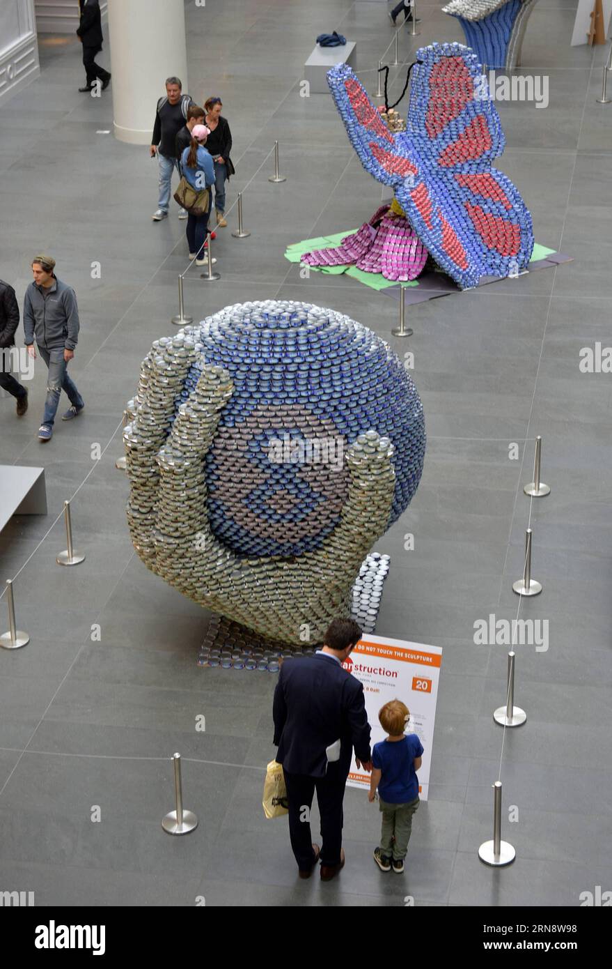 Donated canned food bank hi-res stock photography and images - Alamy